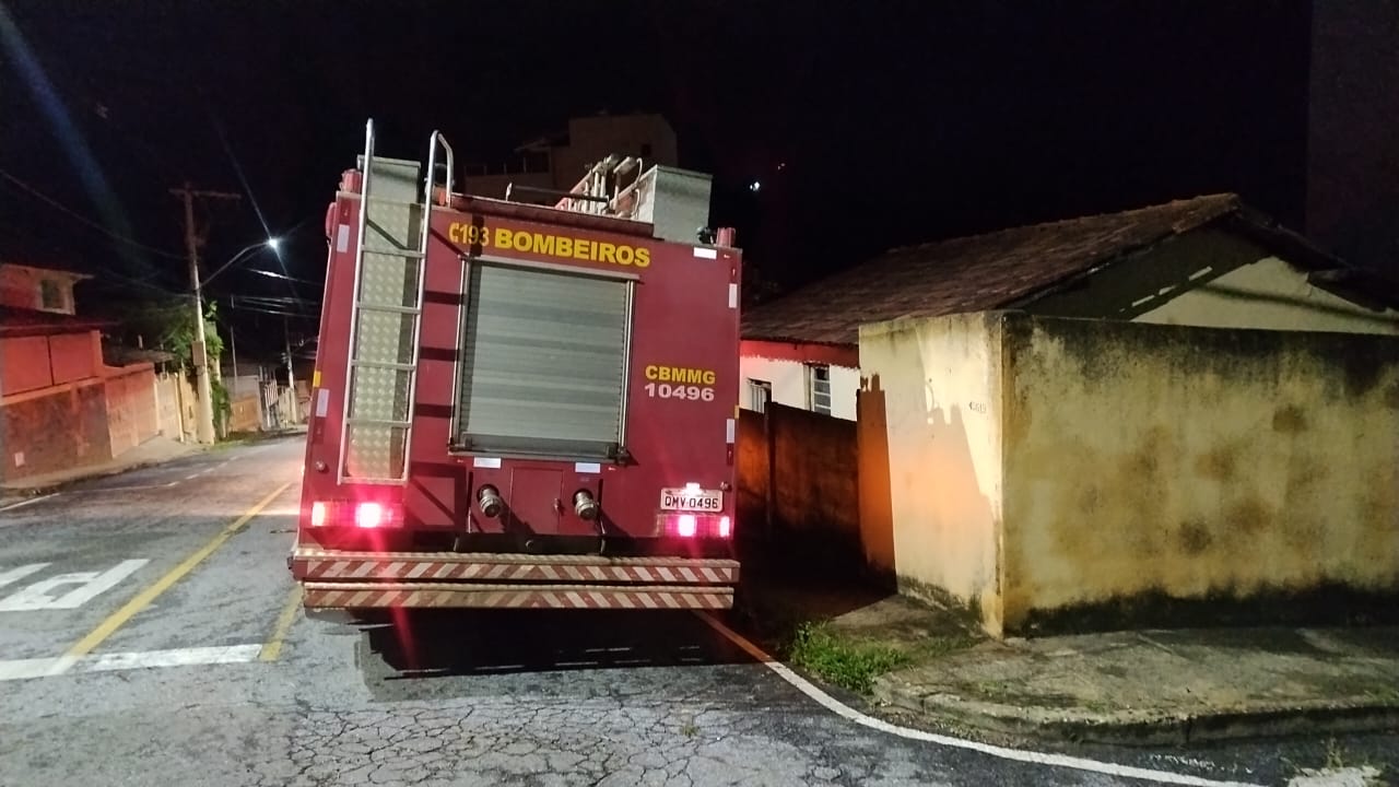 Incêndio atinge casa abandonada no bairro Graças - Rádio Santana FM ...