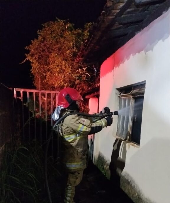 Incêndio atinge casa abandonada no bairro Graças - Rádio Santana FM ...